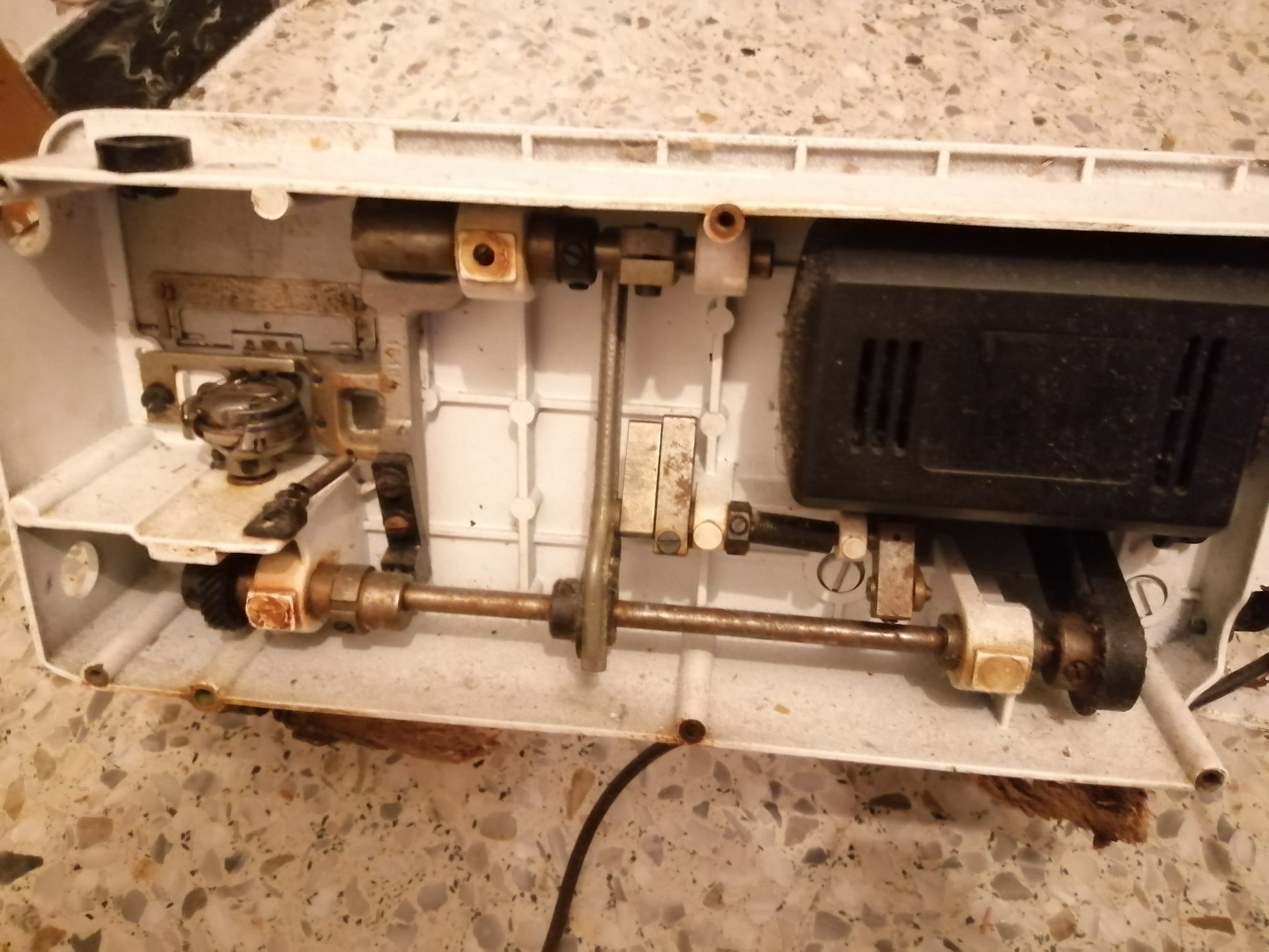 Cuánto puede valer esta máquina de coser antigua? - Forocoches