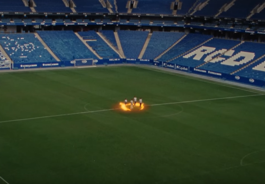 SIMBOLOGIA RARA en un vídeo de la 2da camiseta del RCDE ESPANYOL ...